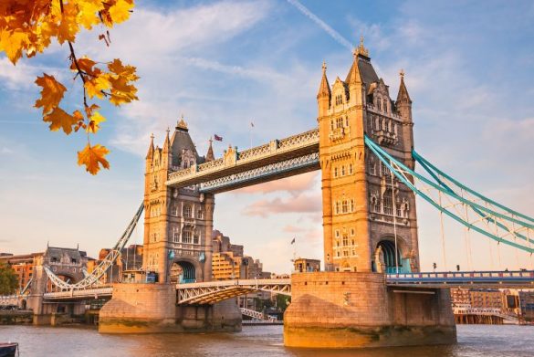 London's Tower Bridge Stuck For 30 Mins After Opening For Boats To Pass ...