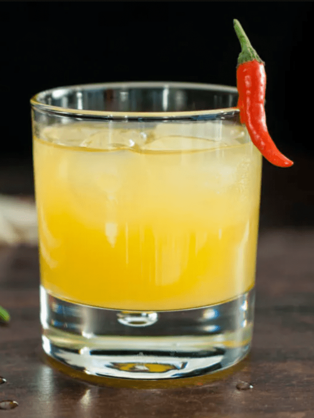 5 Thanksgiving Chili Cocktails To Spice Things Up!