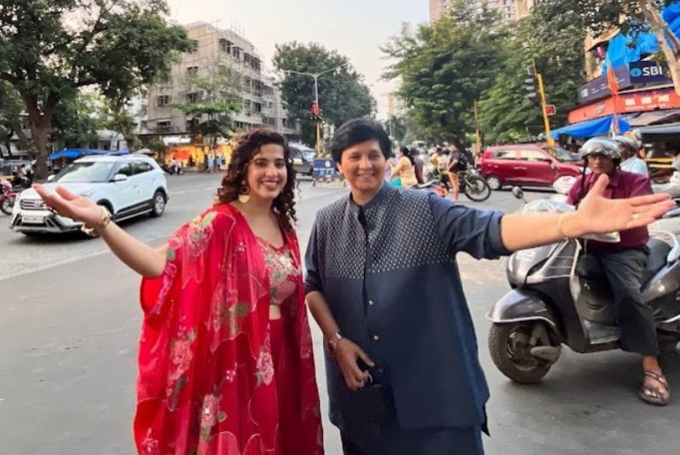 This Is How Falguni Pathak Likes To Have Her Dabeli And Her Pani Puri