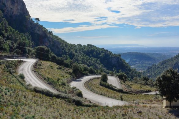 8 Roads In The World With Majestic Hairpin Bends For A Thrilling ...