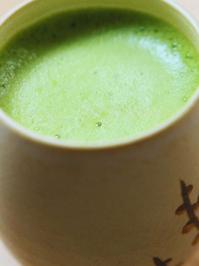Recipe: Sip On This Homemade Matcha Hot Chocolate & Enjoy The Winter Chills