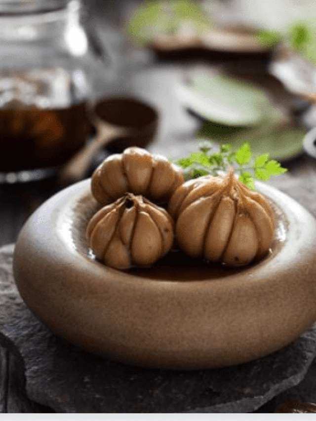 Recipe: Make This Quick & Simple Persian Pickled Garlic, Torshi Sir