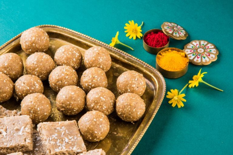 “Til Gud Ghya God God Bola” What Is the Significance Of Til & Gur On ...