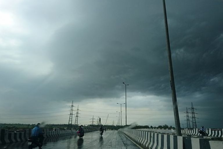 Light Rainfall & Cloudy Skies Likely In Delhi-NCR; All You Need To Know ...