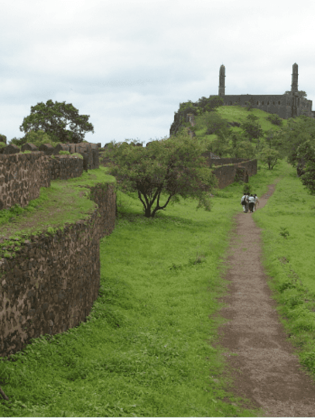 5 Fort Hikes To Do In Madhya Pradesh