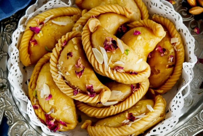 From Hemp Thandai To Mawa Chilgoza Gujiya, 8 Recipes By Top Chefs To ...