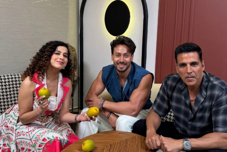 Bade Miyan Chote Miyan Stars Akshay Kumar & Tiger Shroff Enjoy Grand ...