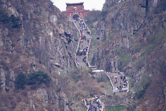 Video Shows Tourists’ Legs Turning Wobbly While Trying To Climb 6,600 ...