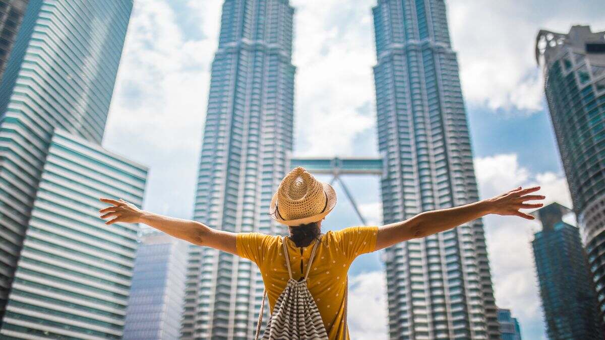 Queen Elizabeth Has A Cruise Liner In Dubai That Stands As The Most ...