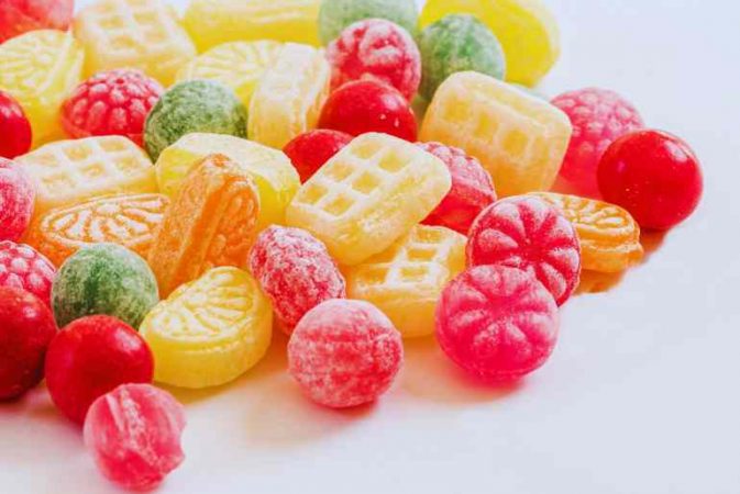 Russian Vlogger Tries Lachi, Indian Street Candy & We Can’t Help Feel ...