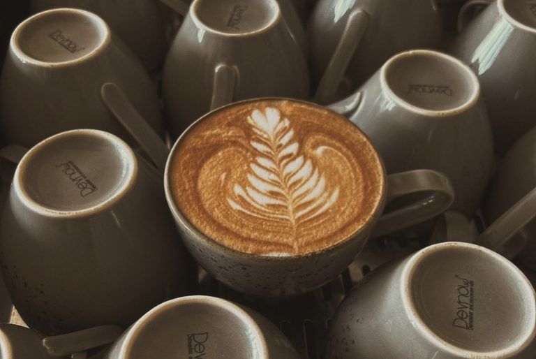 8 Best Coffee Shops In Delhi Offering Freshly Roasted Brews, Cosy Vibes, And More! | Curly Tales