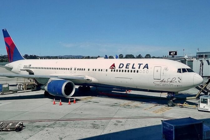 Delta Airlines Removed Passenger For Wearing Controversial Trump T ...