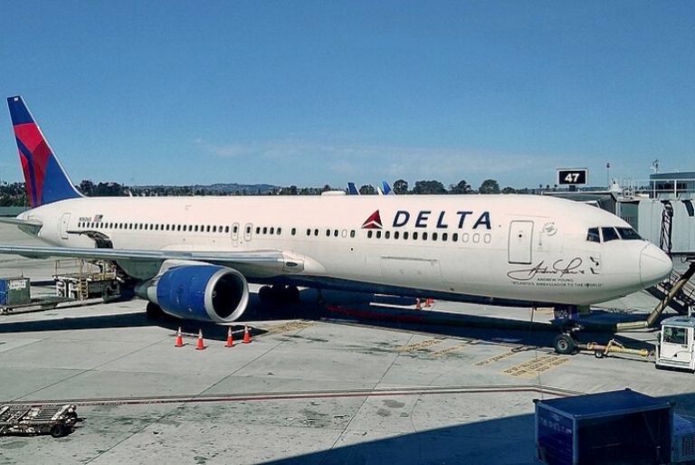 Delta Airlines Removed Passenger For Wearing Controversial Trump T ...