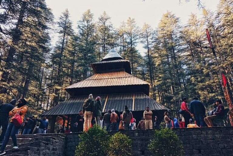 Sara Ali Khan Visits Manali's Iconic Hidimba Devi Temple; Travel To ...