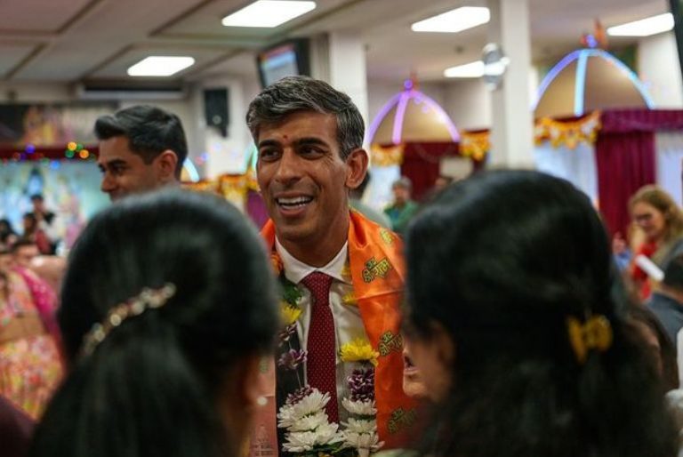 Former UK PM Rishi Sunak Visits Sri Raghavendra Swamy Mutt In Bengaluru ...