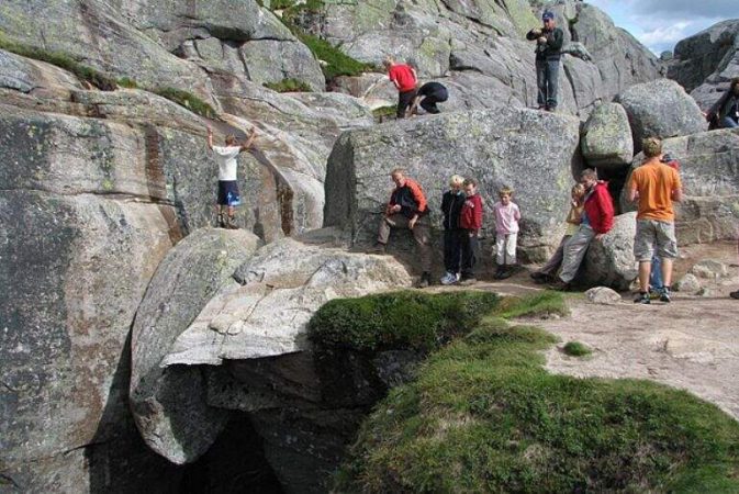 Kjeragbolten, The Stunning Natural Wonder In Norway Lets You Stand On A Rock Perched 984 Metres ...