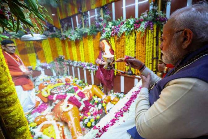 PM Narendra Modi Visits Bade Hanuman Temple In Prayagraj & Here’s All ...