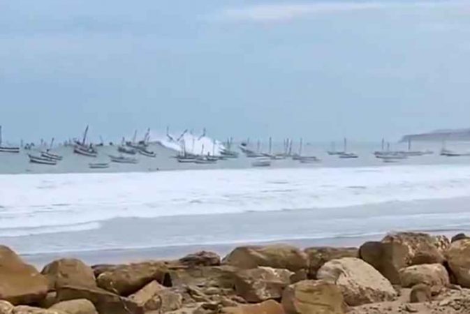 Peru Hit By 13-Foot-High Waves; 91 Ports & Beaches Closed, Homes ...