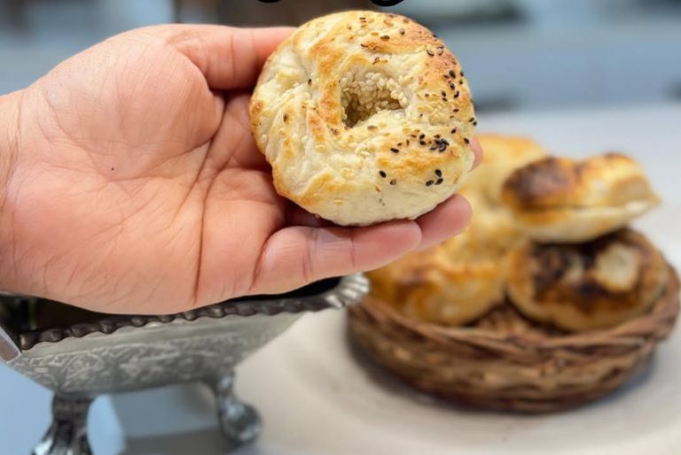 Make Kashmir's Special Bread Chochwor In Pressure Cooker; MasterChef ...