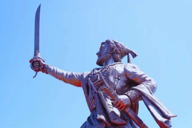 Maharashtra: New 91-Ft Tall Shivaji Maharaj Statue Installed At Rajkot ...