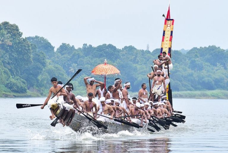 Kerala’s 700-YO Onam Feast, Aranmula Vallasadya Begins Today With 60 ...