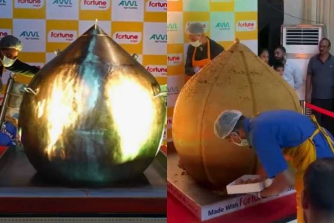 851 Kg Besan Modak Offered To Mumbai’s Girgaoncha Raja, Sets Record As ...