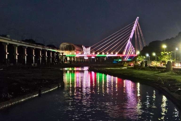 Pune Unveils Stunning Veena-Shaped, Cable-Stayed Metro Pedestrian ...