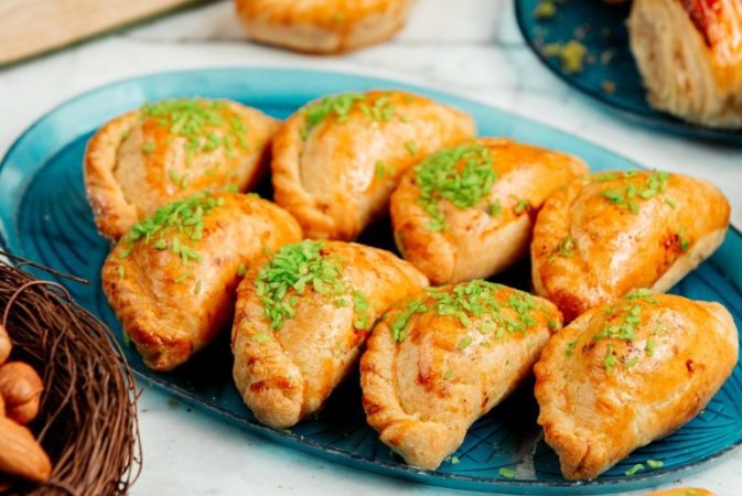 15 Best Holi Menus Across India, Serving Thandai, Malpua, Chaat & Grand ...